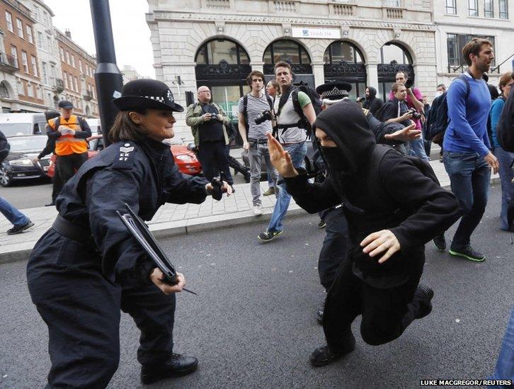 Day in pictures: 12 June 2013 - BBC News