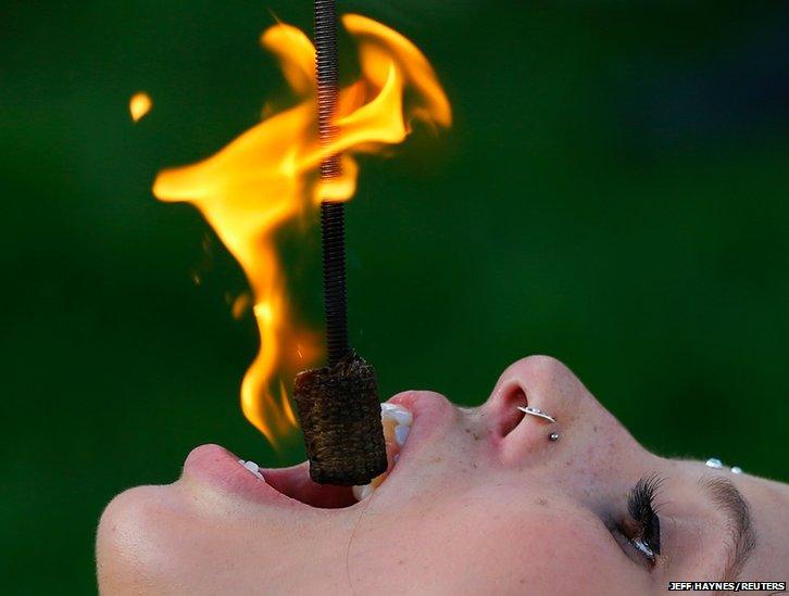 Day in pictures: 3 October 2013 - BBC News