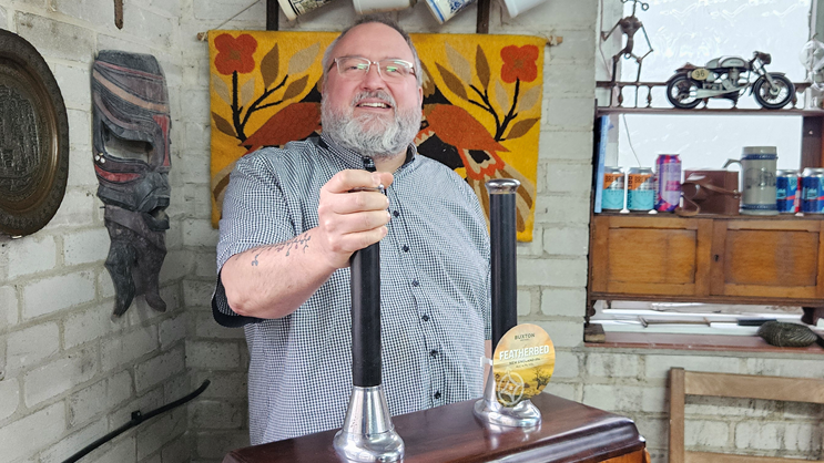 Beer pumps fixed on Repair Shop in memory of late father - BBC News