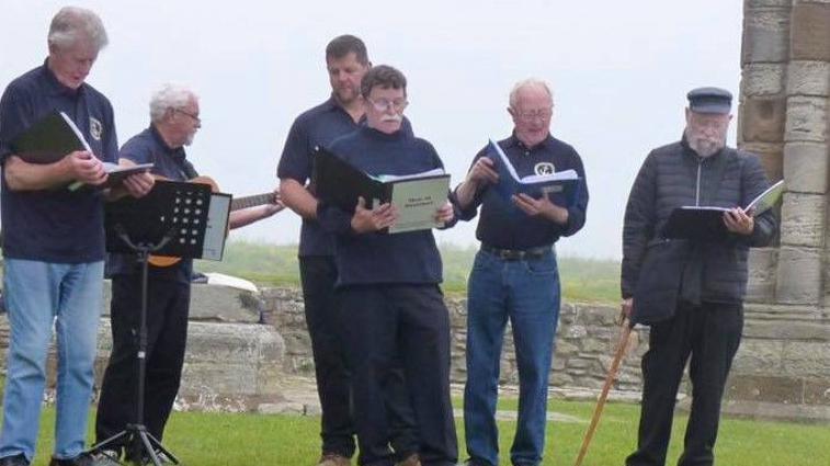 Yorkshire's fishermen's choirs sing on amid 'dwindling' numbers - BBC News