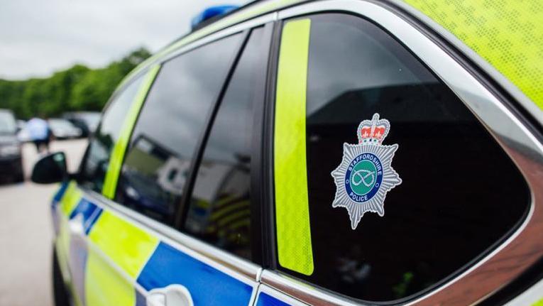Staffordshire: Four-year-old girl found in street at night - BBC News