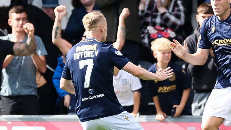 St Mirren 2-1 Dundee: Who impressed? - BBC Sport