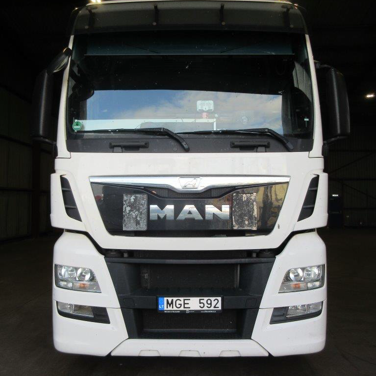 Lorry driver jailed over Immingham Docks £5m cocaine find - BBC News