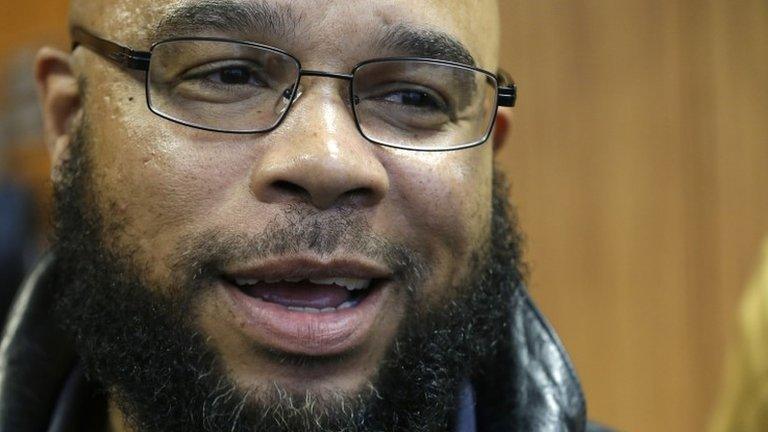 New York man exonerated after 25 years in prison for murder - BBC News