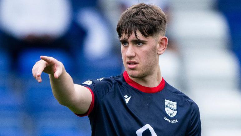 Dylan Smith joins Arbroath on season-long loan - BBC Sport