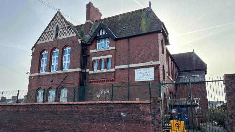 New building approved for Barrow school left without home - BBC News