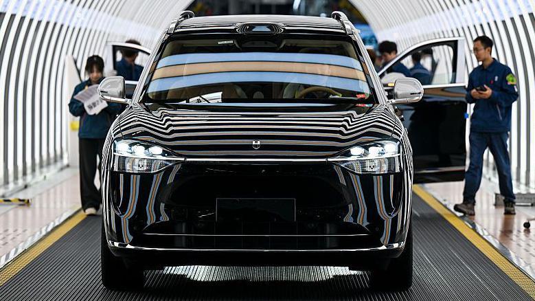 Chinese carmaker Seres patents voice-controlled "in-vehicle toilet ...