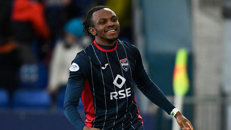Motherwell sign former Ross County forward Regan Charles-Cook - BBC Sport