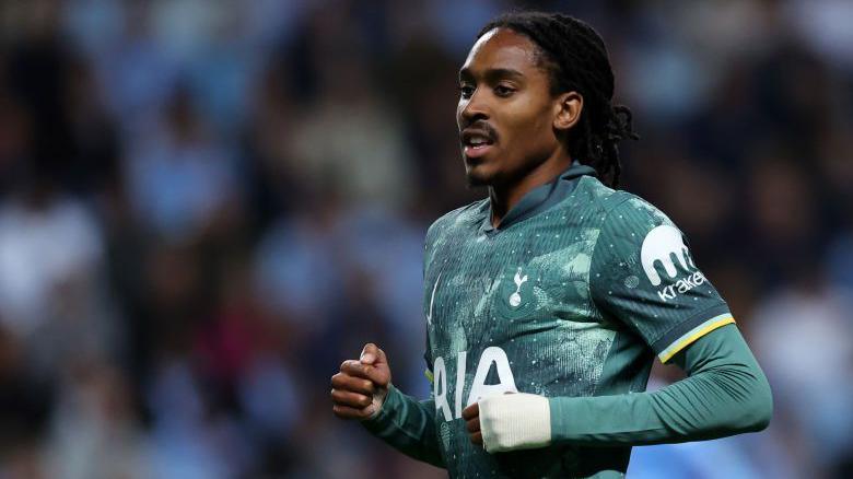 Tottenham news: Fan views on Djed Spence extending contract - BBC Sport