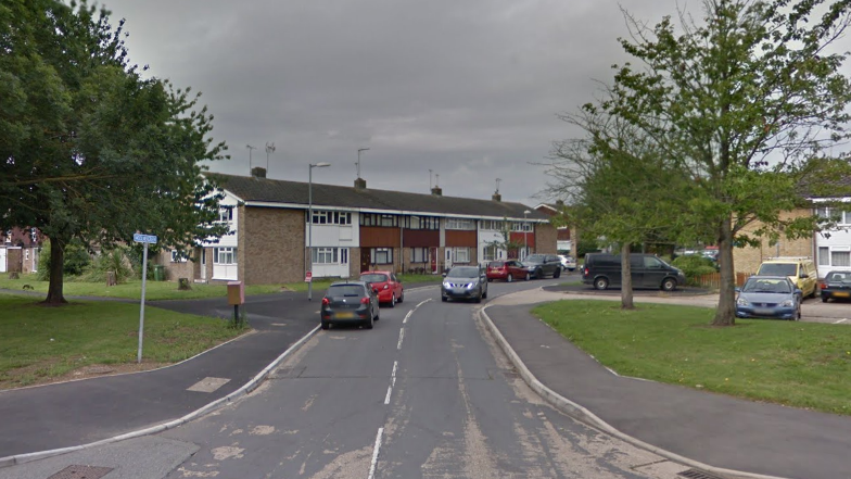 Man 'stabbed' in Basildon in 'serious condition' - BBC News