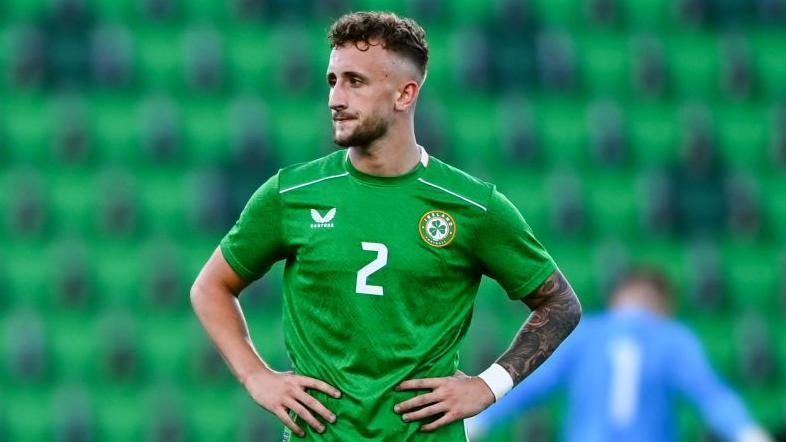 St Johnstone sign Sheffield United defender Curtis on loan - BBC Sport