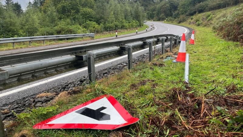 Three teenagers killed in Highlands crash - BBC News