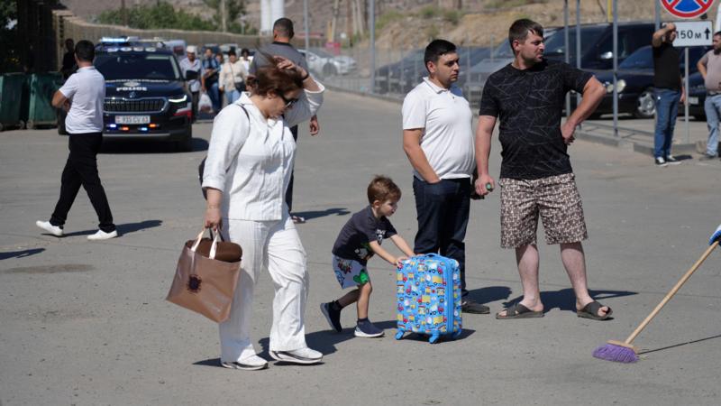 'Everyone is scared': Iranians head to Armenia to escape conflict with ...