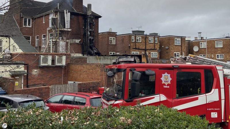 Restaurant fire closes road in Oakengates, Telford - BBC News