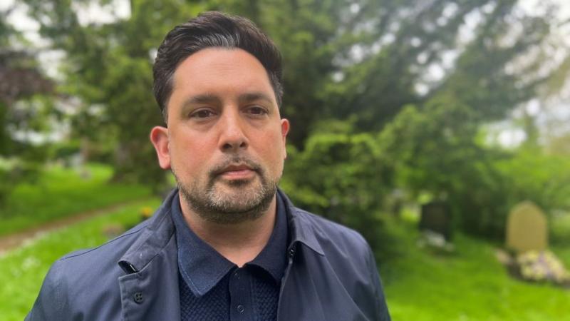 Knife crime: 'We do not want their lives to be in vain' - BBC News