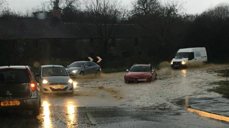 Heavy rain causes flooding and leaves motorists stranded - BBC News