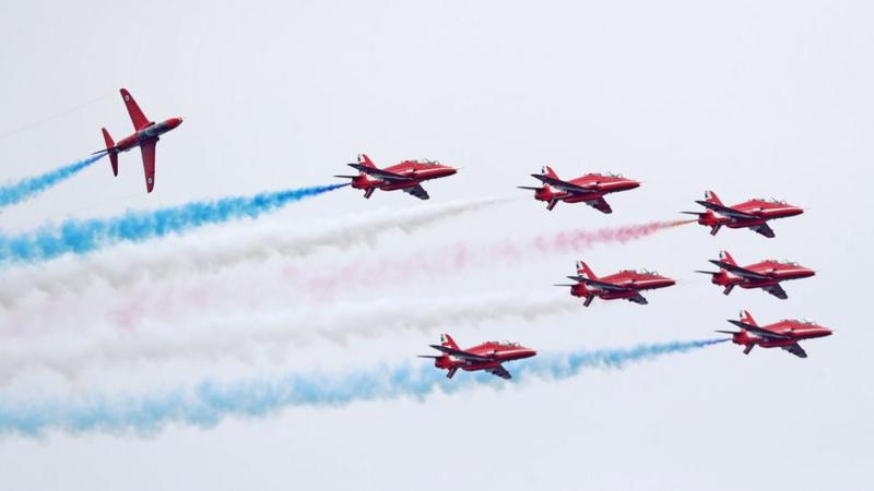 Red Arrows moving to RAF Waddington from RAF Scampton - BBC News