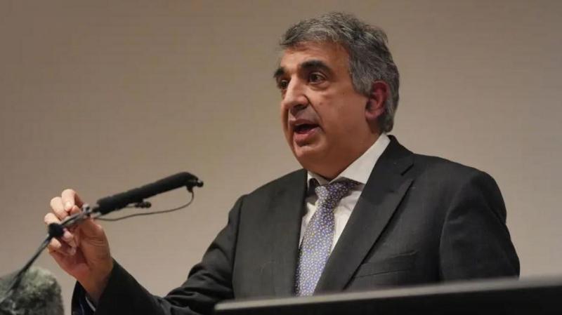 Letby expert witness Dr Dewi Evans denies 'changed mind' claim - BBC News