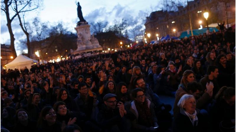 Nightly people's protests animate Paris - BBC News