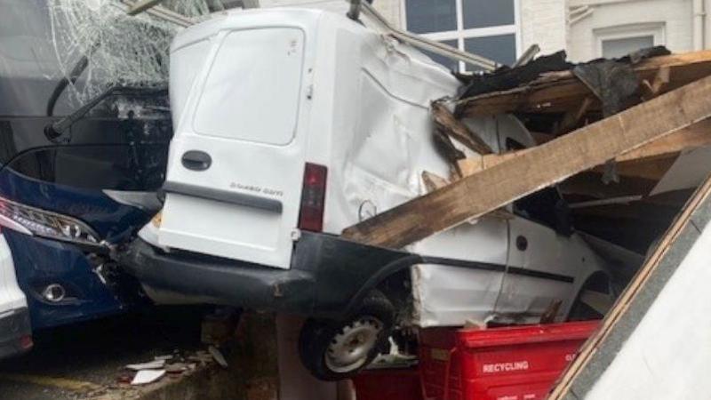 CCTV captures coach before Isle of Wight hotel crash - BBC News
