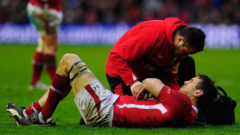 Head injuries: Nearly 300 rugby players suing over brain damage - BBC News