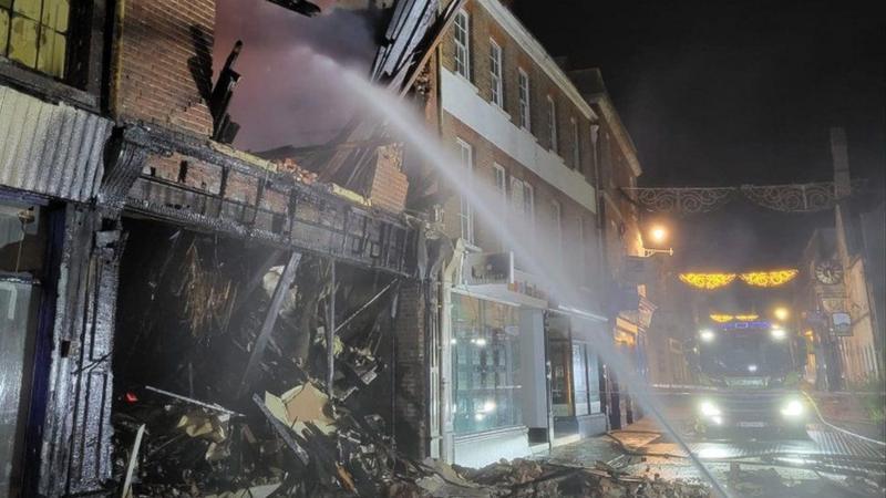 Dorchester: Cafe partially collapses as fire engulfs building - BBC News