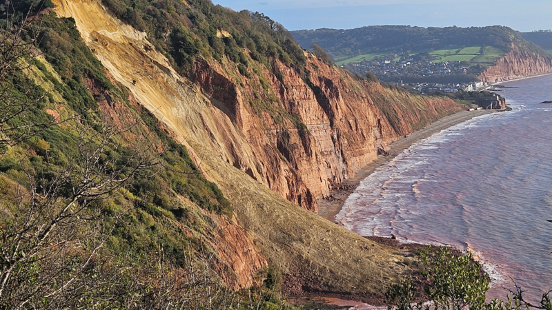Sidmouth house teetering on cliff after Jurassic Coast rockfall - BBC News