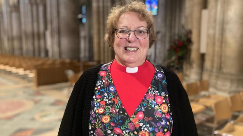 Women priests mark 30 years since the first ordinations in Ely - BBC News