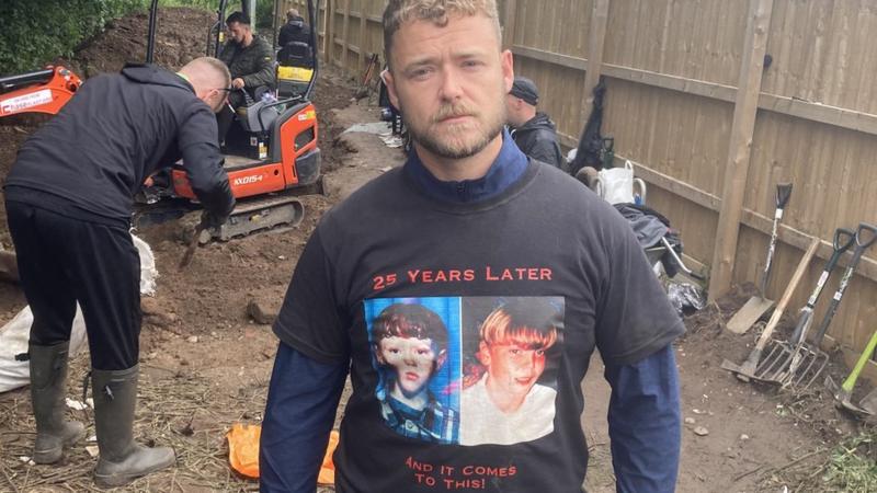 Milk Carton Kids: Brother's determination to find missing boys - BBC News