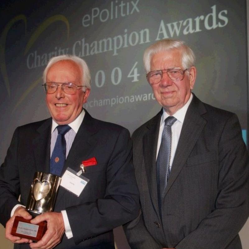 Obituary: Brian Rix - BBC News