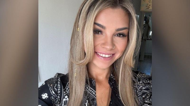 'Popular' Norfolk tulip field's Wicked fame delights fans - BBC News