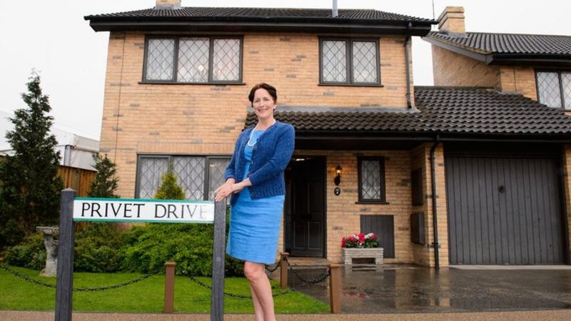 Harry Potter's 'Privet Drive' house up for sale - BBC News