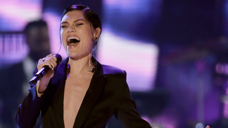Jessie J wins China singing talent show contest - BBC News