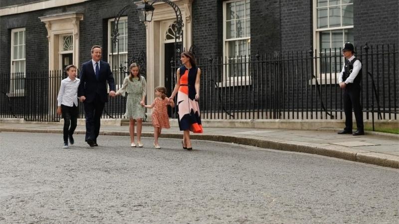 In pictures: Cameron's last day as May becomes PM - BBC News