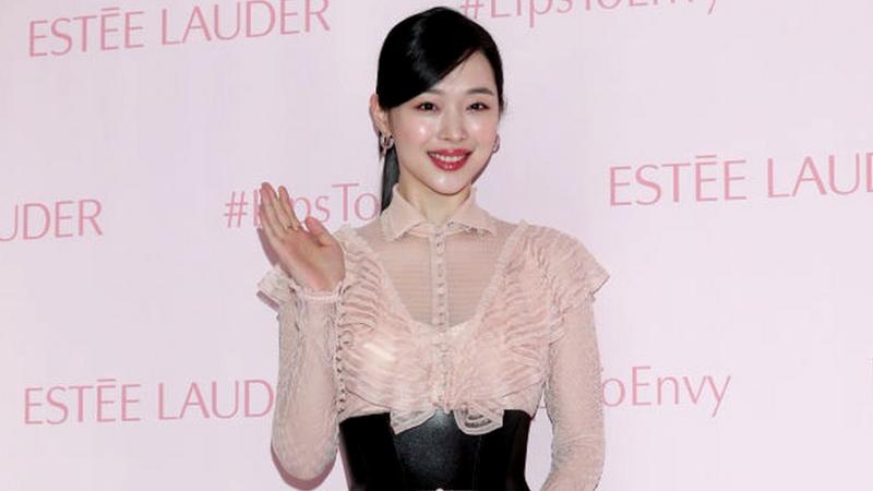 K-pop star Sulli found dead aged 25 - BBC News