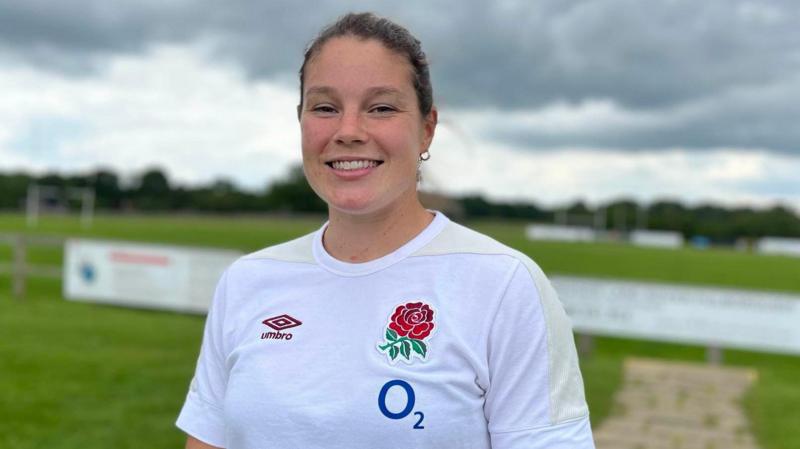 England's Maud Muir delivers 'special' rugby workshop in Thame - BBC News