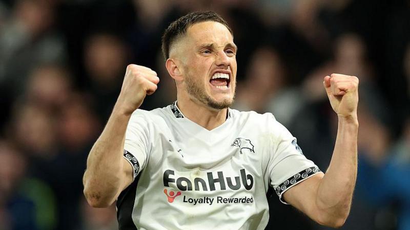 Luton Town sign Swansea City forward Jerry Yates - BBC Sport