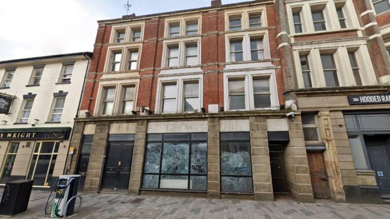 New Wolverhampton bar honours its music shop past - BBC News