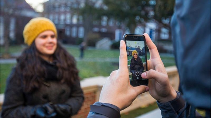 Snapchat sets up international office in London - BBC News