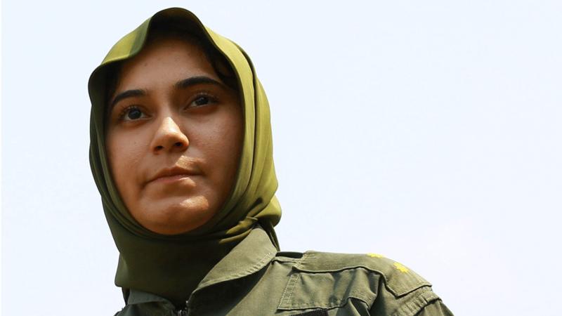 Marium Mukhtiar, Pakistani female fighter pilot, dies in crash - BBC News