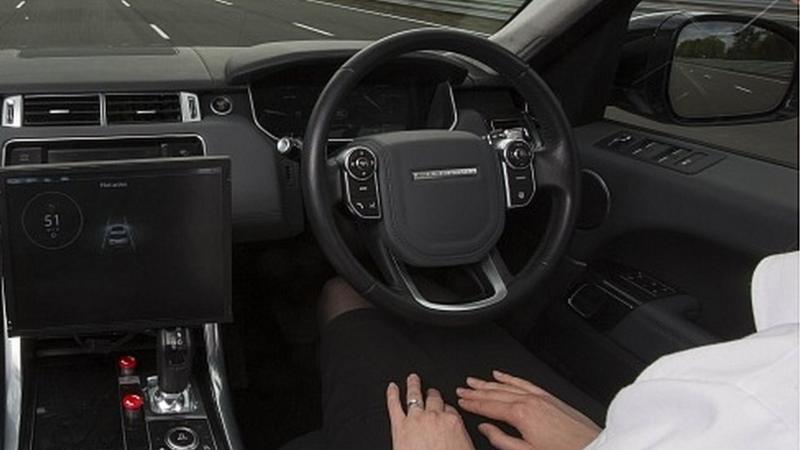 Driverless cars put to the test - BBC News