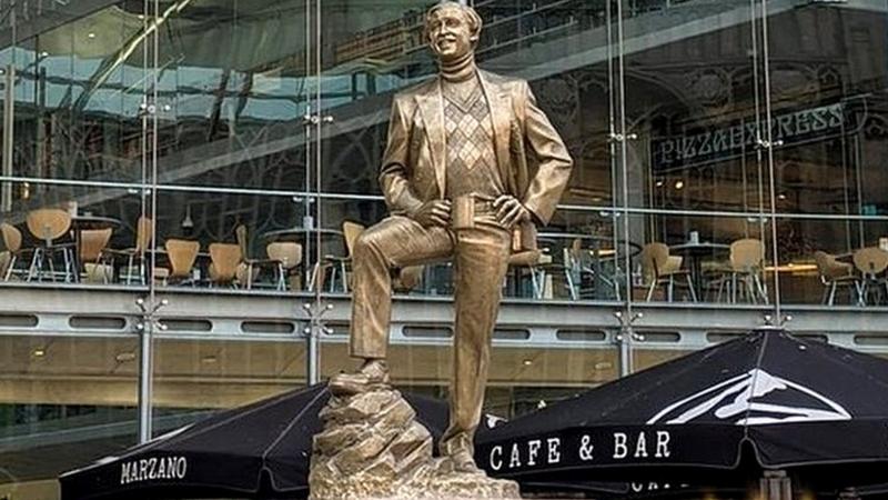 Back of the net! Alan Partridge fans to return to Norwich - BBC News