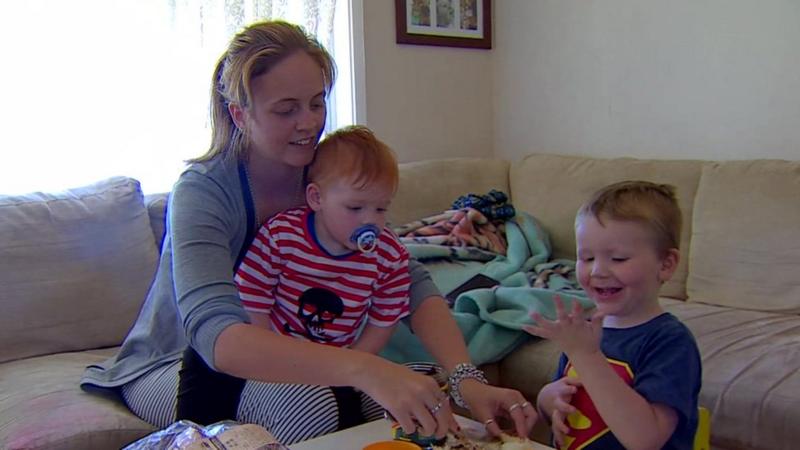 Australia's child poverty 'national shame' - BBC News