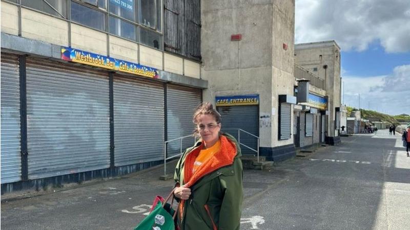 Dame Tracey Emin: 'Cancer changed a lot for me' - BBC News