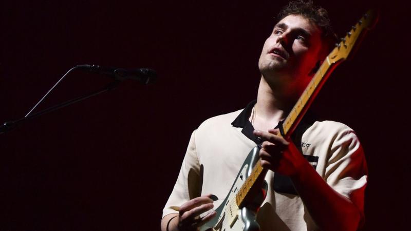 Sam Fender announces Newcastle St James' Park concert - BBC News