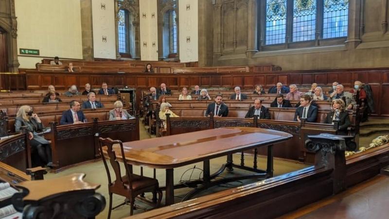 Wakefield Council to close HQ to combat rising energy costs - BBC News