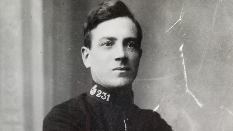 Family to tell first penicillin patient's story at conference - BBC News