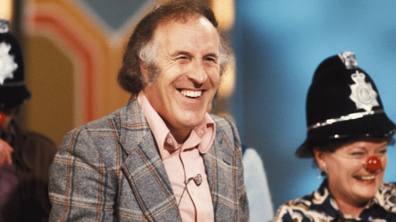 In pictures: Sir Bruce Forsyth - BBC News