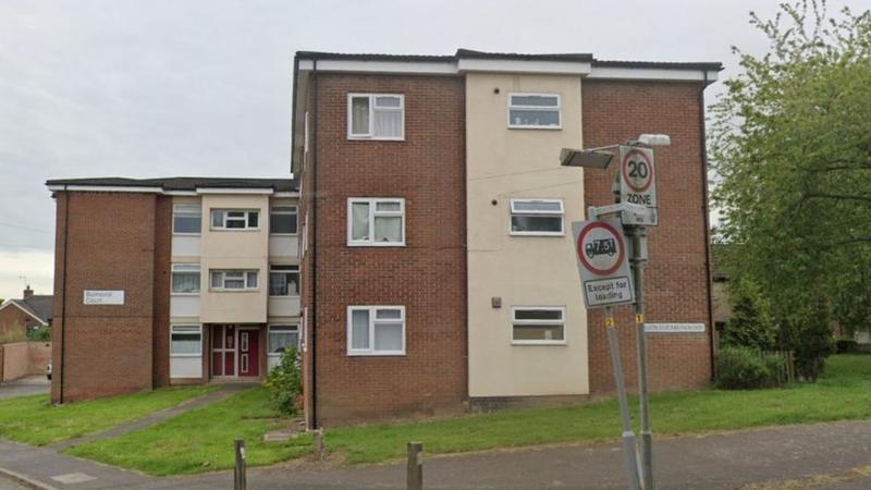 Five in custody after 13-hour Nuneaton stand-off with police - BBC News