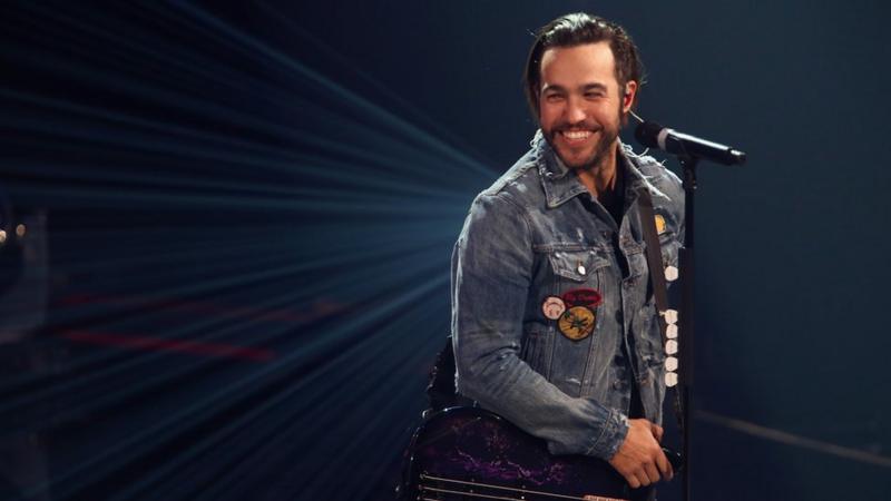 Fall Out Boy star Pete Wentz names baby Marvel Jane - BBC News